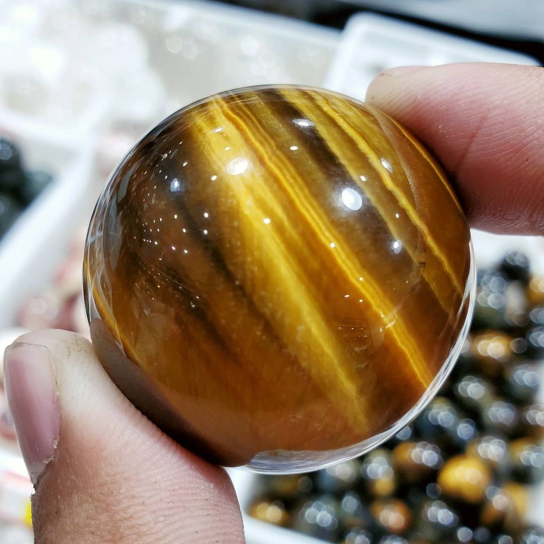 Ý nghĩa của đá mắt hổ vàng nâu trong phong thủy và đời sống